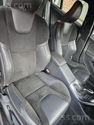 Black Volvo V60 2015 in Riga, with an engine capacity of 2.40 L and mileage of 293 thousand km for 10000 €, photo 10 on AUTOMOTO.COM.LV