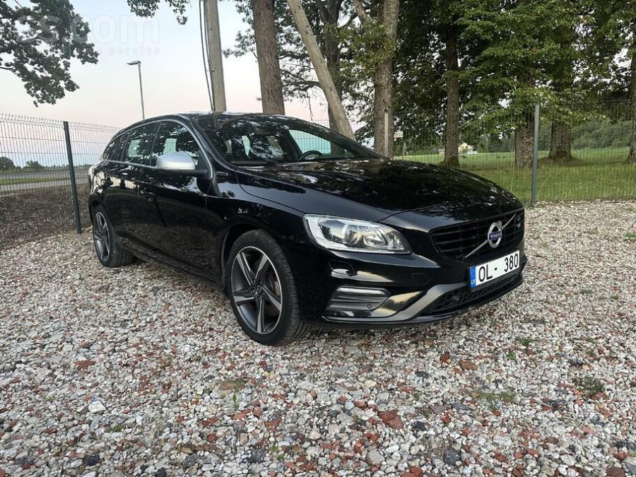 Melns Volvo V60 2015 Cēsis, ar dzinēja tilpumu 2.40 L un nobraukumu 0 tūkst. km par 9300 €, foto 1 vietnē AUTOMOTO.COM.LV
