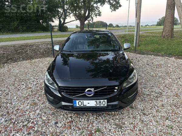 Melns Volvo V60 2015 Cēsis, ar dzinēja tilpumu 2.40 L un nobraukumu 0 tūkst. km par 9300 €, foto 4 vietnē AUTOMOTO.COM.LV