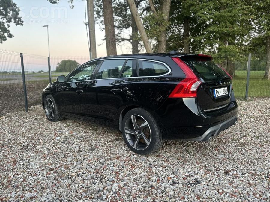 Melns Volvo V60 2015 Cēsis, ar dzinēja tilpumu 2.40 L un nobraukumu 0 tūkst. km par 9300 €, foto 5 vietnē AUTOMOTO.COM.LV
