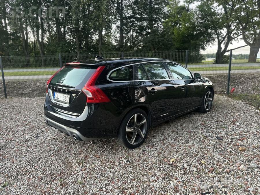 Melns Volvo V60 2015 Cēsis, ar dzinēja tilpumu 2.40 L un nobraukumu 0 tūkst. km par 9300 €, foto 6 vietnē AUTOMOTO.COM.LV