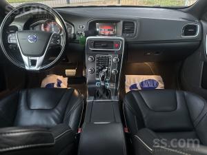 Melns Volvo V60 2015 Cēsis, ar dzinēja tilpumu 2.40 L un nobraukumu 0 tūkst. km par 9300 €, foto 8 vietnē AUTOMOTO.COM.LV
