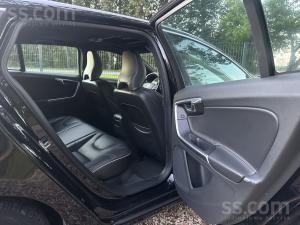 Melns Volvo V60 2015 Cēsis, ar dzinēja tilpumu 2.40 L un nobraukumu 0 tūkst. km par 9300 €, foto 9 vietnē AUTOMOTO.COM.LV