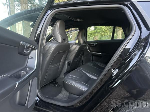 Melns Volvo V60 2015 Cēsis, ar dzinēja tilpumu 2.40 L un nobraukumu 0 tūkst. km par 9300 €, foto 11 vietnē AUTOMOTO.COM.LV