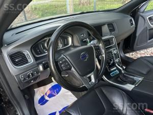 Melns Volvo V60 2015 Cēsis, ar dzinēja tilpumu 2.40 L un nobraukumu 0 tūkst. km par 9300 €, foto 15 vietnē AUTOMOTO.COM.LV