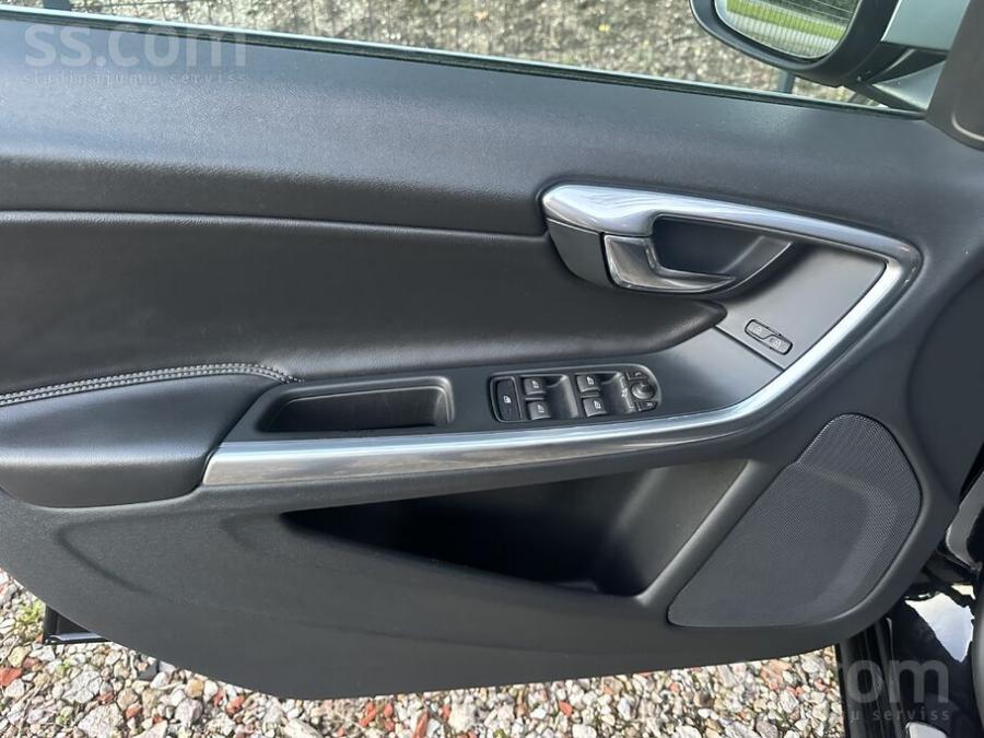 Melns Volvo V60 2015 Cēsis, ar dzinēja tilpumu 2.40 L un nobraukumu 0 tūkst. km par 9300 €, foto 16 vietnē AUTOMOTO.COM.LV