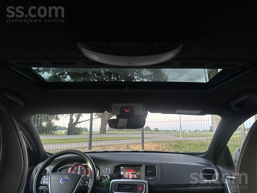 Melns Volvo V60 2015 Cēsis, ar dzinēja tilpumu 2.40 L un nobraukumu 0 tūkst. km par 9300 €, foto 18 vietnē AUTOMOTO.COM.LV