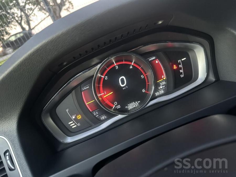 Melns Volvo V60 2015 Cēsis, ar dzinēja tilpumu 2.40 L un nobraukumu 0 tūkst. km par 9300 €, foto 19 vietnē AUTOMOTO.COM.LV