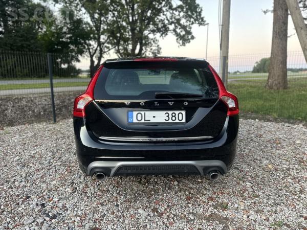 Melns Volvo V60 2015 Cēsis, ar dzinēja tilpumu 2.40 L un nobraukumu 0 tūkst. km par 9300 €, foto 7 vietnē AUTOMOTO.COM.LV