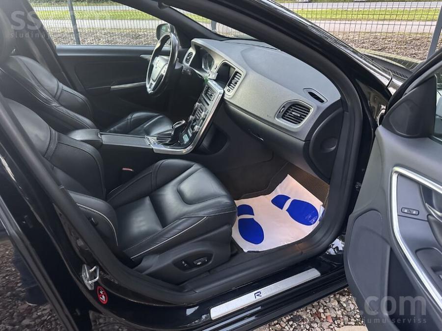 Melns Volvo V60 2015 Cēsis, ar dzinēja tilpumu 2.40 L un nobraukumu 0 tūkst. km par 9300 €, foto 10 vietnē AUTOMOTO.COM.LV