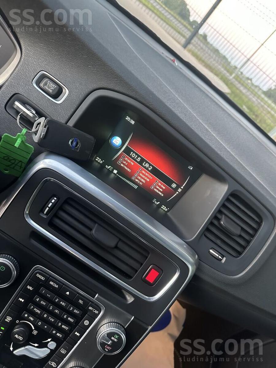 Melns Volvo V60 2015 Cēsis, ar dzinēja tilpumu 2.40 L un nobraukumu 0 tūkst. km par 9300 €, foto 22 vietnē AUTOMOTO.COM.LV