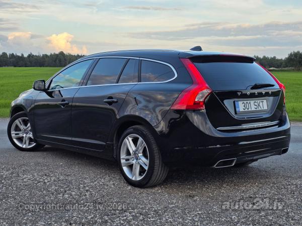 Volvo V60 2015 in Paide on AUTOMOTO.COM.LV Black Volvo V60 2015 in Paide, with an engine capacity of 2.40 L and mileage of 252 thousand km for 9990 €, photo 5 on AUTOMOTO.COM.LV