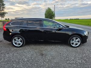 Melns Volvo V60 2015 Paide, ar dzinēja tilpumu 2.40 L un nobraukumu 252 tūkst. km par 9990 €, foto 7 vietnē AUTOMOTO.COM.LV