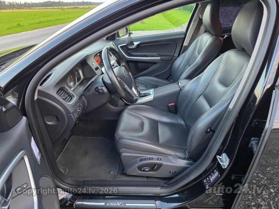 Melns Volvo V60 2015 Paide, ar dzinēja tilpumu 2.40 L un nobraukumu 252 tūkst. km par 9990 €, foto 8 vietnē AUTOMOTO.COM.LV