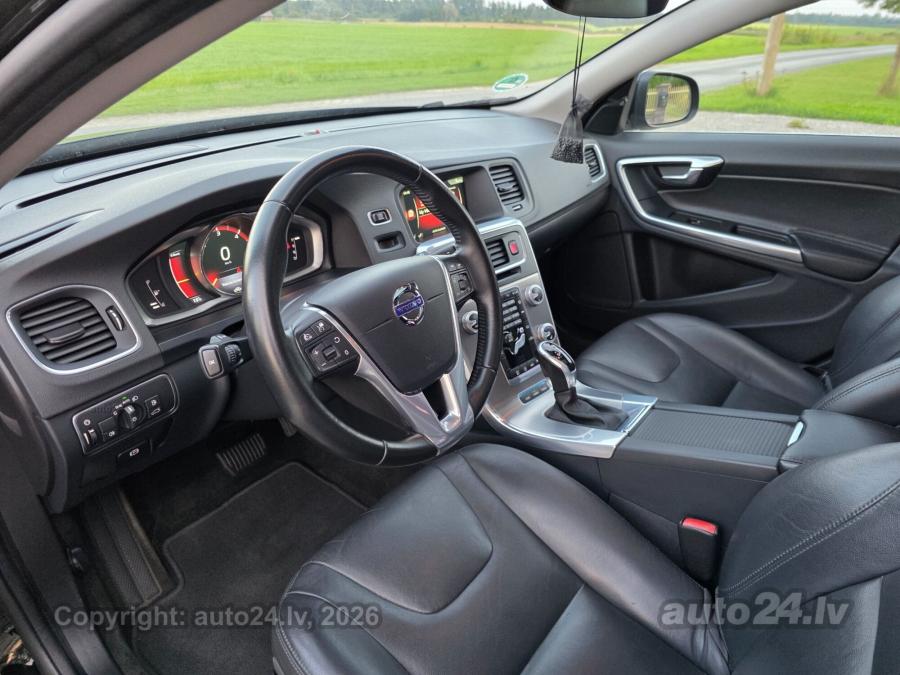 Melns Volvo V60 2015 Paide, ar dzinēja tilpumu 2.40 L un nobraukumu 252 tūkst. km par 9990 €, foto 9 vietnē AUTOMOTO.COM.LV
