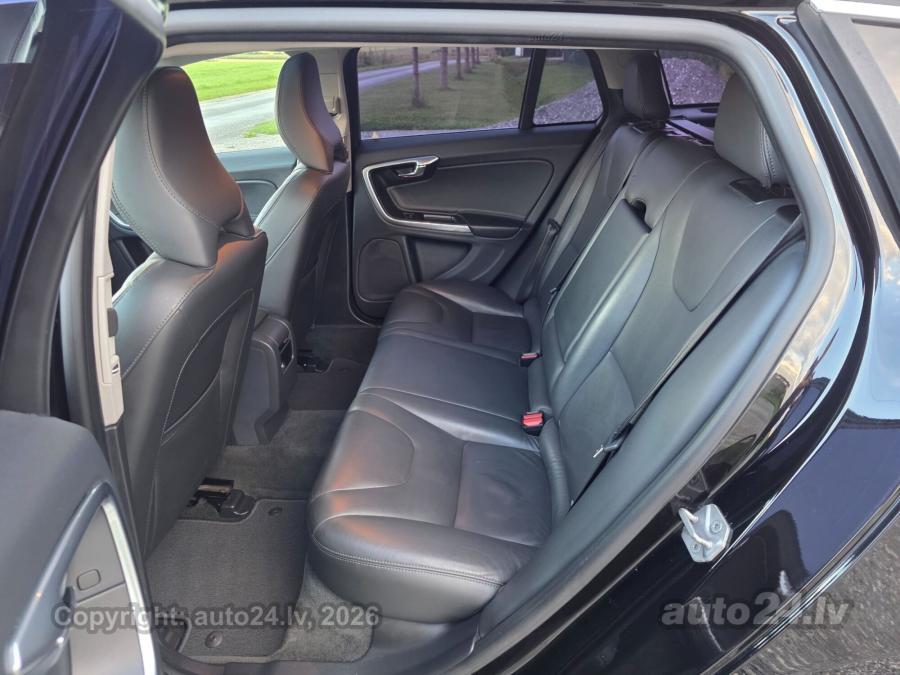 Melns Volvo V60 2015 Paide, ar dzinēja tilpumu 2.40 L un nobraukumu 252 tūkst. km par 9990 €, foto 13 vietnē AUTOMOTO.COM.LV
