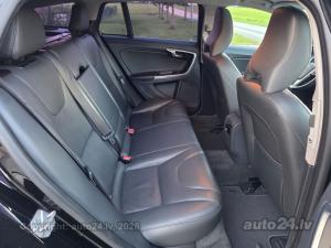 Melns Volvo V60 2015 Paide, ar dzinēja tilpumu 2.40 L un nobraukumu 252 tūkst. km par 9990 €, foto 16 vietnē AUTOMOTO.COM.LV