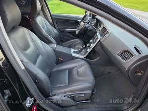 Melns Volvo V60 2015 Paide, ar dzinēja tilpumu 2.40 L un nobraukumu 252 tūkst. km par 9990 €, foto 17 vietnē AUTOMOTO.COM.LV