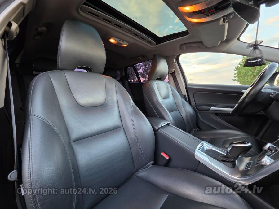 Melns Volvo V60 2015 Paide, ar dzinēja tilpumu 2.40 L un nobraukumu 252 tūkst. km par 9990 €, foto 19 vietnē AUTOMOTO.COM.LV