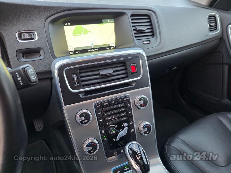 Melns Volvo V60 2015 Paide, ar dzinēja tilpumu 2.40 L un nobraukumu 252 tūkst. km par 9990 €, foto 23 vietnē AUTOMOTO.COM.LV