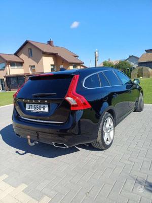 Black Volvo V60 2015 in Raseiniai, with an engine capacity of 2.40 L and mileage of 268 thousand km for 7400 €, photo 4 on AUTOMOTO.COM.LV