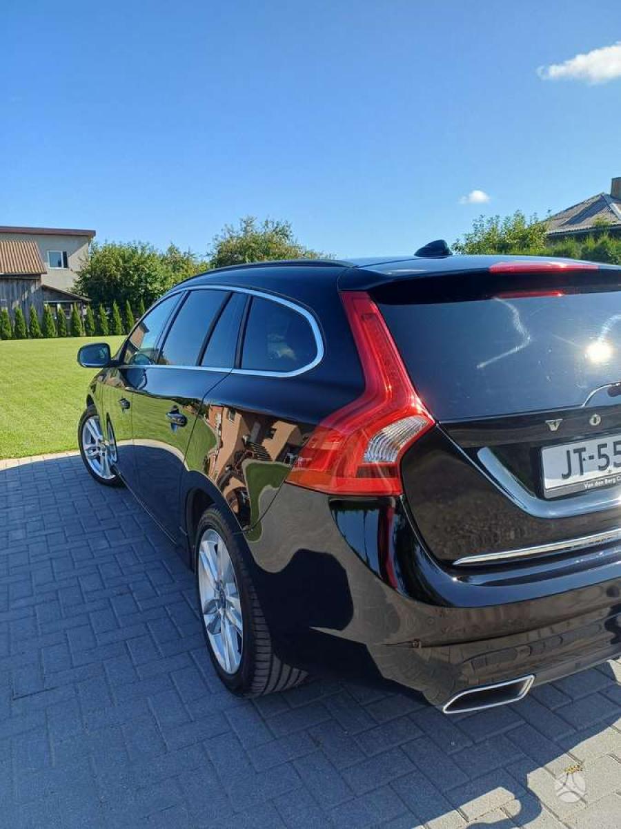 Black Volvo V60 2015 in Raseiniai, with an engine capacity of 2.40 L and mileage of 268 thousand km for 7400 €, photo 5 on AUTOMOTO.COM.LV