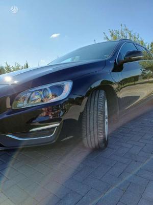 Black Volvo V60 2015 in Raseiniai, with an engine capacity of 2.40 L and mileage of 268 thousand km for 7400 €, photo 6 on AUTOMOTO.COM.LV