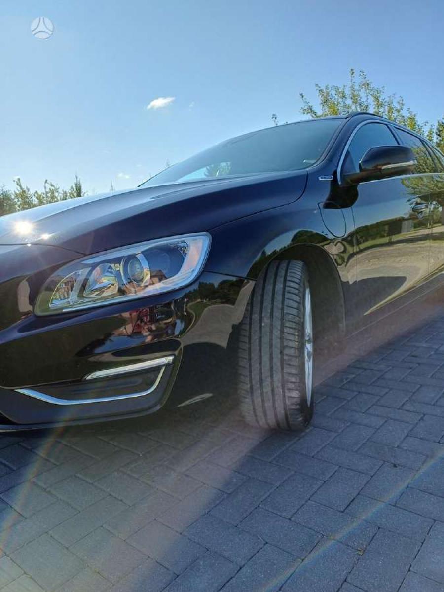 Black Volvo V60 2015 in Raseiniai, with an engine capacity of 2.40 L and mileage of 268 thousand km for 7400 €, photo 6 on AUTOMOTO.COM.LV