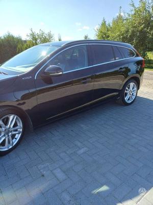 Black Volvo V60 2015 in Raseiniai, with an engine capacity of 2.40 L and mileage of 268 thousand km for 7400 €, photo 8 on AUTOMOTO.COM.LV