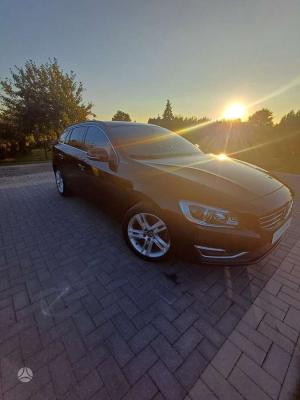 Black Volvo V60 2015 in Raseiniai, with an engine capacity of 2.40 L and mileage of 268 thousand km for 7400 €, photo 10 on AUTOMOTO.COM.LV