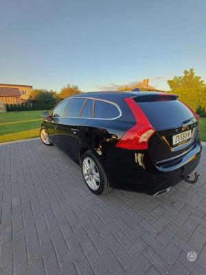 Black Volvo V60 2015 in Raseiniai, with an engine capacity of 2.40 L and mileage of 268 thousand km for 7400 €, photo 11 on AUTOMOTO.COM.LV