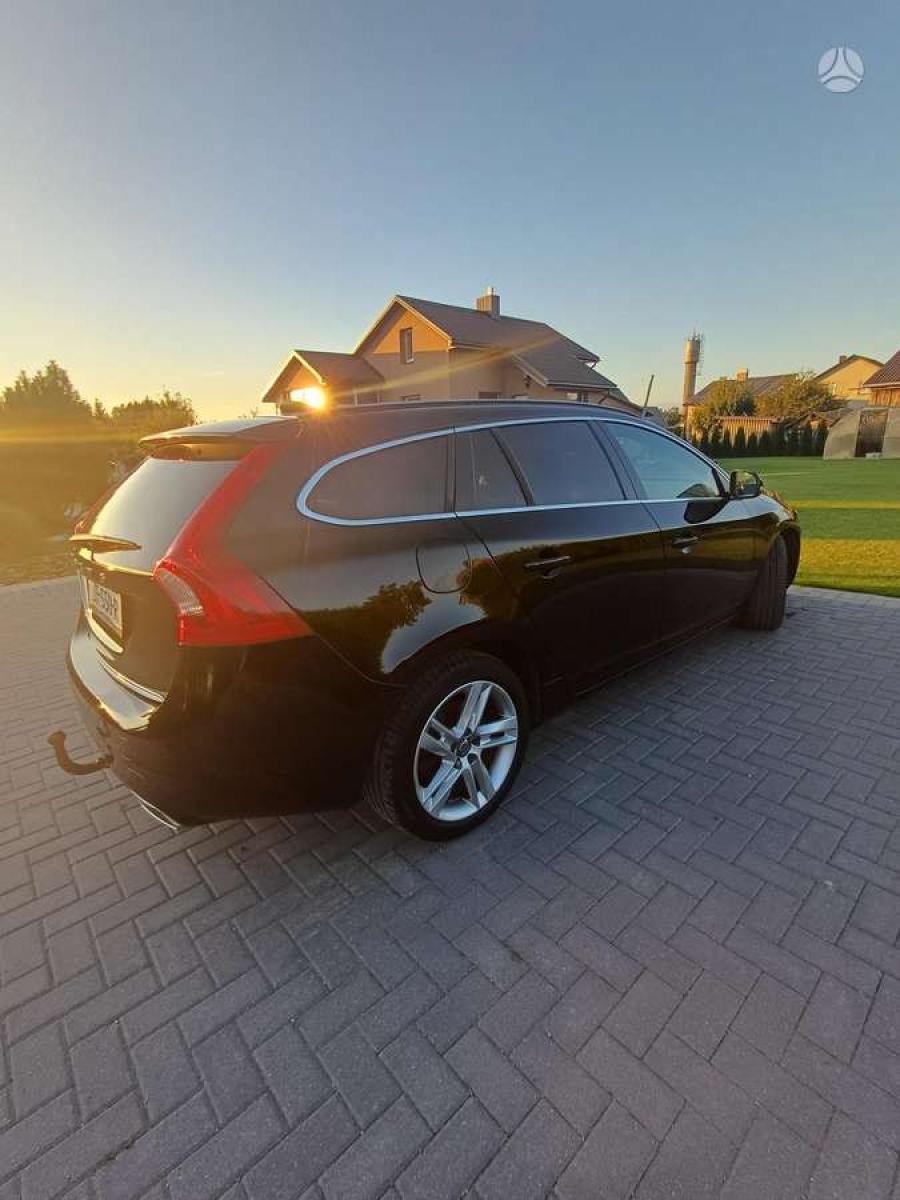 Black Volvo V60 2015 in Raseiniai, with an engine capacity of 2.40 L and mileage of 268 thousand km for 7400 €, photo 13 on AUTOMOTO.COM.LV