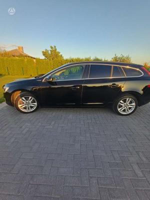 Black Volvo V60 2015 in Raseiniai, with an engine capacity of 2.40 L and mileage of 268 thousand km for 7400 €, photo 14 on AUTOMOTO.COM.LV