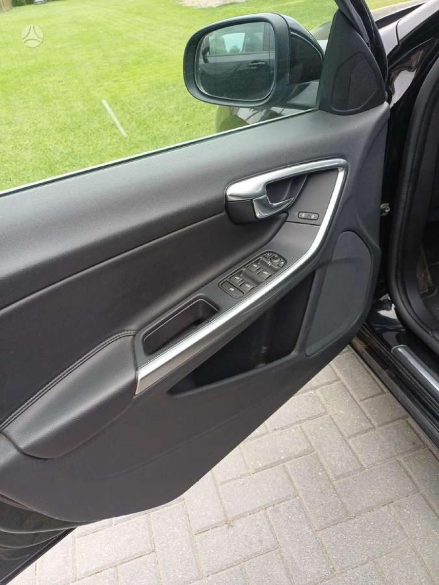 Black Volvo V60 2015 in Raseiniai, with an engine capacity of 2.40 L and mileage of 268 thousand km for 7400 €, photo 19 on AUTOMOTO.COM.LV