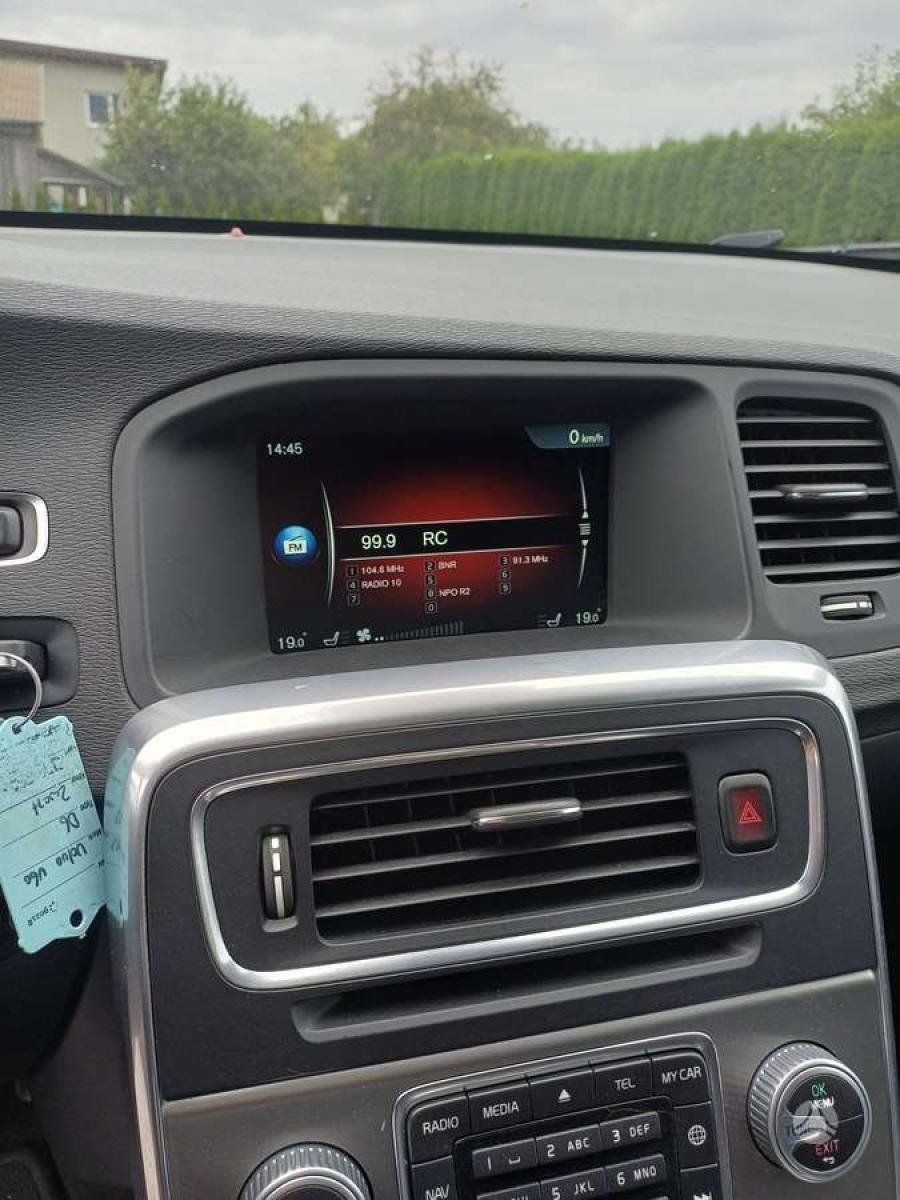 Black Volvo V60 2015 in Raseiniai, with an engine capacity of 2.40 L and mileage of 268 thousand km for 7400 €, photo 23 on AUTOMOTO.COM.LV