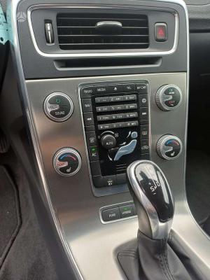 Black Volvo V60 2015 in Raseiniai, with an engine capacity of 2.40 L and mileage of 268 thousand km for 7400 €, photo 24 on AUTOMOTO.COM.LV