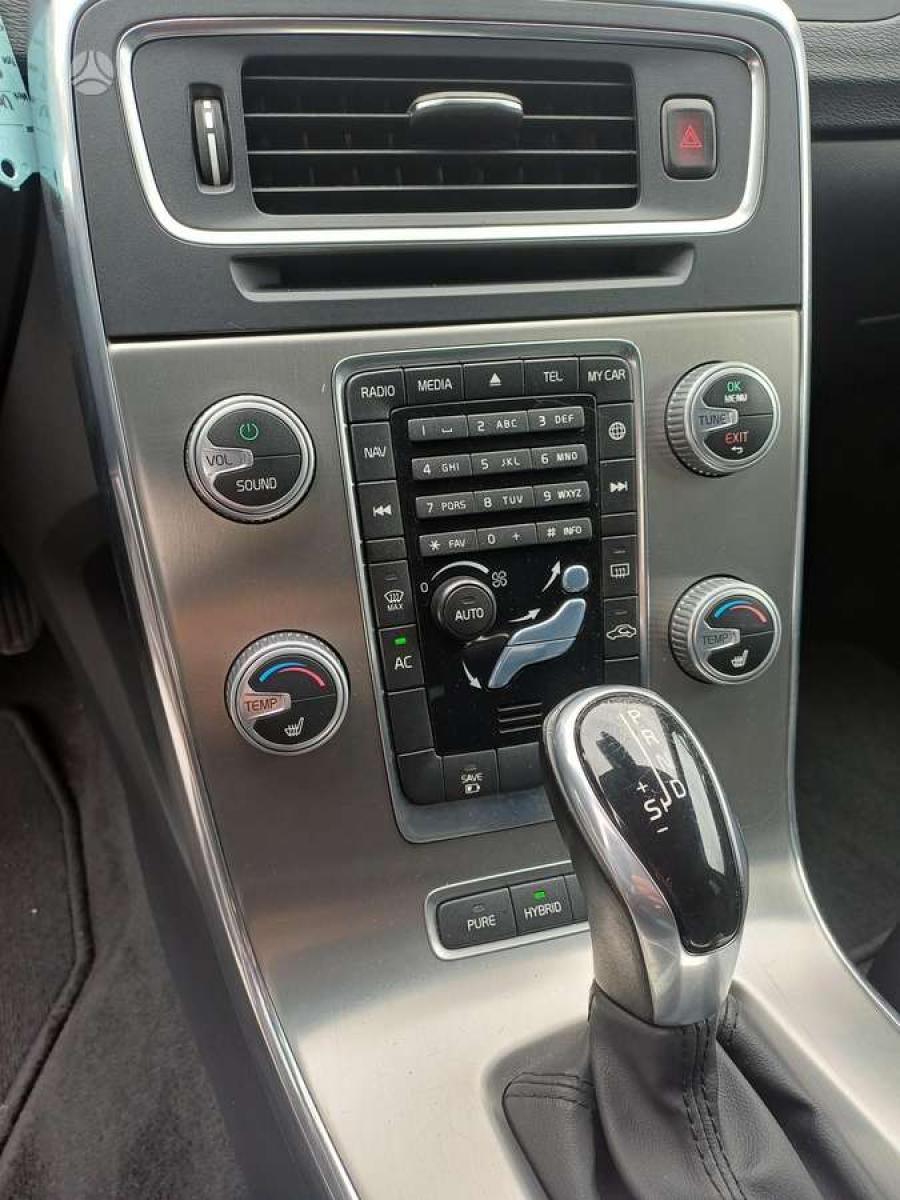 Black Volvo V60 2015 in Raseiniai, with an engine capacity of 2.40 L and mileage of 268 thousand km for 7400 €, photo 24 on AUTOMOTO.COM.LV