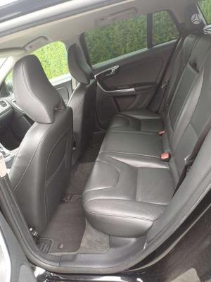 Black Volvo V60 2015 in Raseiniai, with an engine capacity of 2.40 L and mileage of 268 thousand km for 7400 €, photo 25 on AUTOMOTO.COM.LV