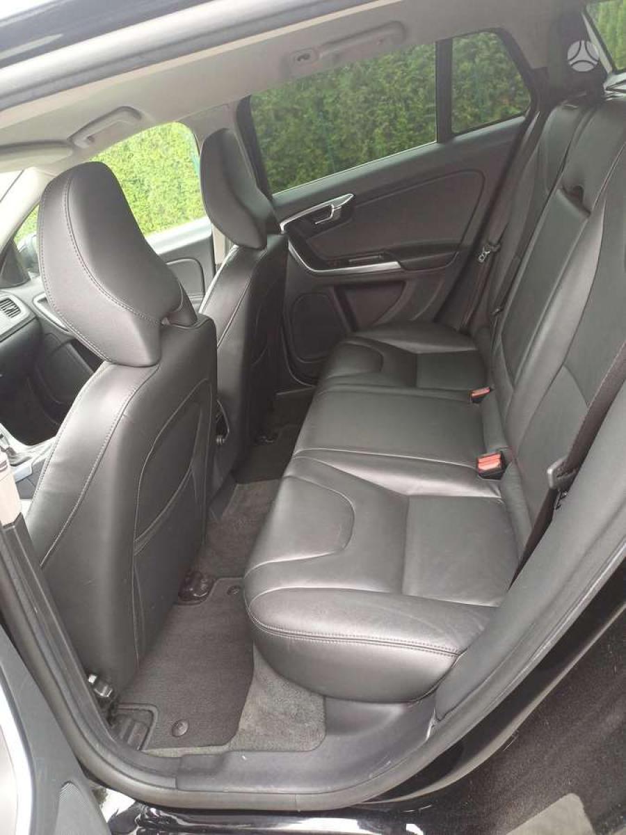 Black Volvo V60 2015 in Raseiniai, with an engine capacity of 2.40 L and mileage of 268 thousand km for 7400 €, photo 25 on AUTOMOTO.COM.LV