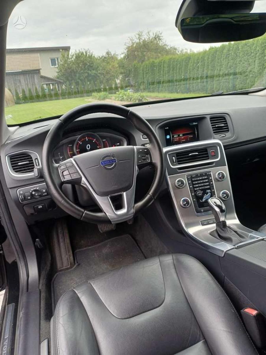 Black Volvo V60 2015 in Raseiniai, with an engine capacity of 2.40 L and mileage of 268 thousand km for 7400 €, photo 26 on AUTOMOTO.COM.LV