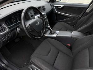 Black Volvo V60 2015 in Vilnius, with an engine capacity of 1.56 L and mileage of 296 thousand km for 4450 €, photo 8 on AUTOMOTO.COM.LV