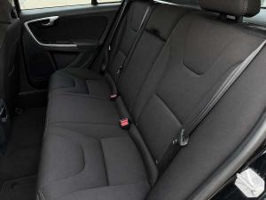 Black Volvo V60 2015 in Vilnius, with an engine capacity of 1.56 L and mileage of 296 thousand km for 4450 €, photo 9 on AUTOMOTO.COM.LV