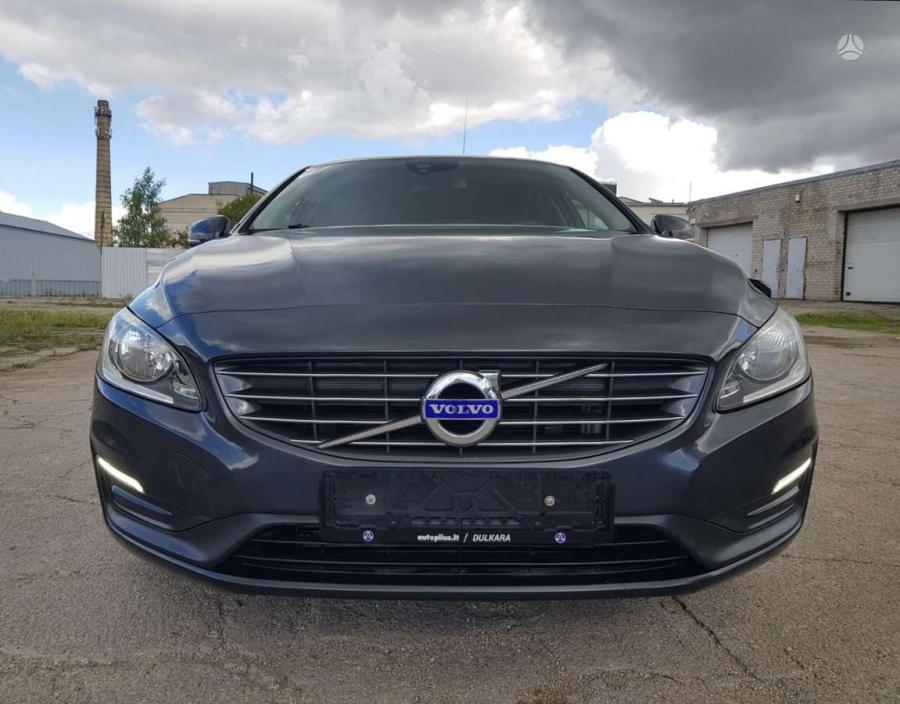Black Volvo V60 2015 in Siauliai, with an engine capacity of 1.56 L and mileage of 180 thousand km for 5350 €, photo 3 on AUTOMOTO.COM.LV