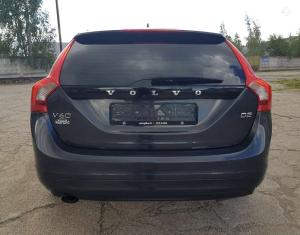 Black Volvo V60 2015 in Siauliai, with an engine capacity of 1.56 L and mileage of 180 thousand km for 5350 €, photo 6 on AUTOMOTO.COM.LV