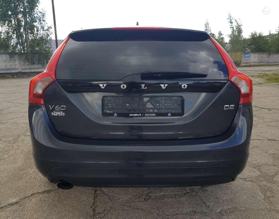 Black Volvo V60 2015 in Siauliai, with an engine capacity of 1.56 L and mileage of 180 thousand km for 5350 €, photo 6 on AUTOMOTO.COM.LV