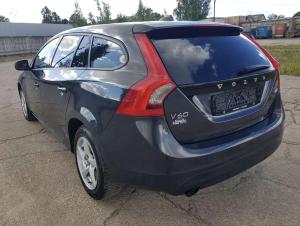 Black Volvo V60 2015 in Siauliai, with an engine capacity of 1.56 L and mileage of 180 thousand km for 5350 €, photo 7 on AUTOMOTO.COM.LV