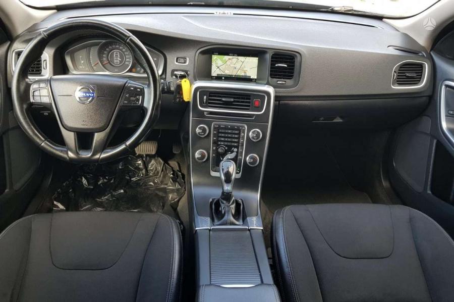 Black Volvo V60 2015 in Siauliai, with an engine capacity of 1.56 L and mileage of 180 thousand km for 5350 €, photo 9 on AUTOMOTO.COM.LV