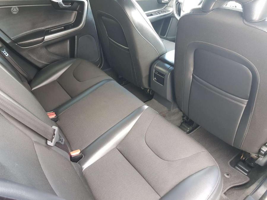 Black Volvo V60 2015 in Siauliai, with an engine capacity of 1.56 L and mileage of 180 thousand km for 5350 €, photo 11 on AUTOMOTO.COM.LV