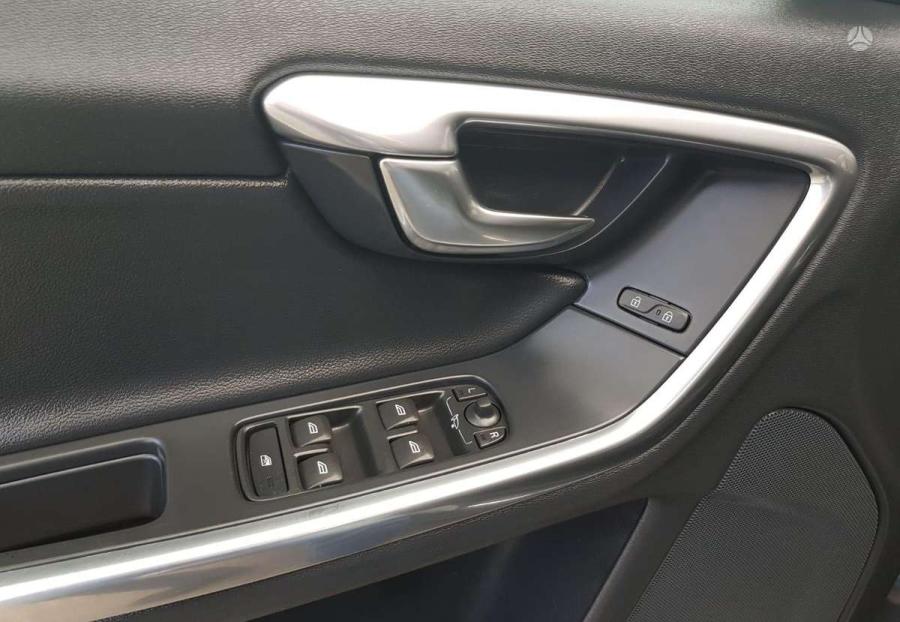 Black Volvo V60 2015 in Siauliai, with an engine capacity of 1.56 L and mileage of 180 thousand km for 5350 €, photo 12 on AUTOMOTO.COM.LV