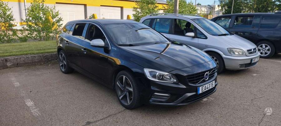 Melns Volvo V60 2015 Panevēža, ar dzinēja tilpumu 2.40 L un nobraukumu 272 tūkst. km par 7600 €, foto 4 vietnē AUTOMOTO.COM.LV